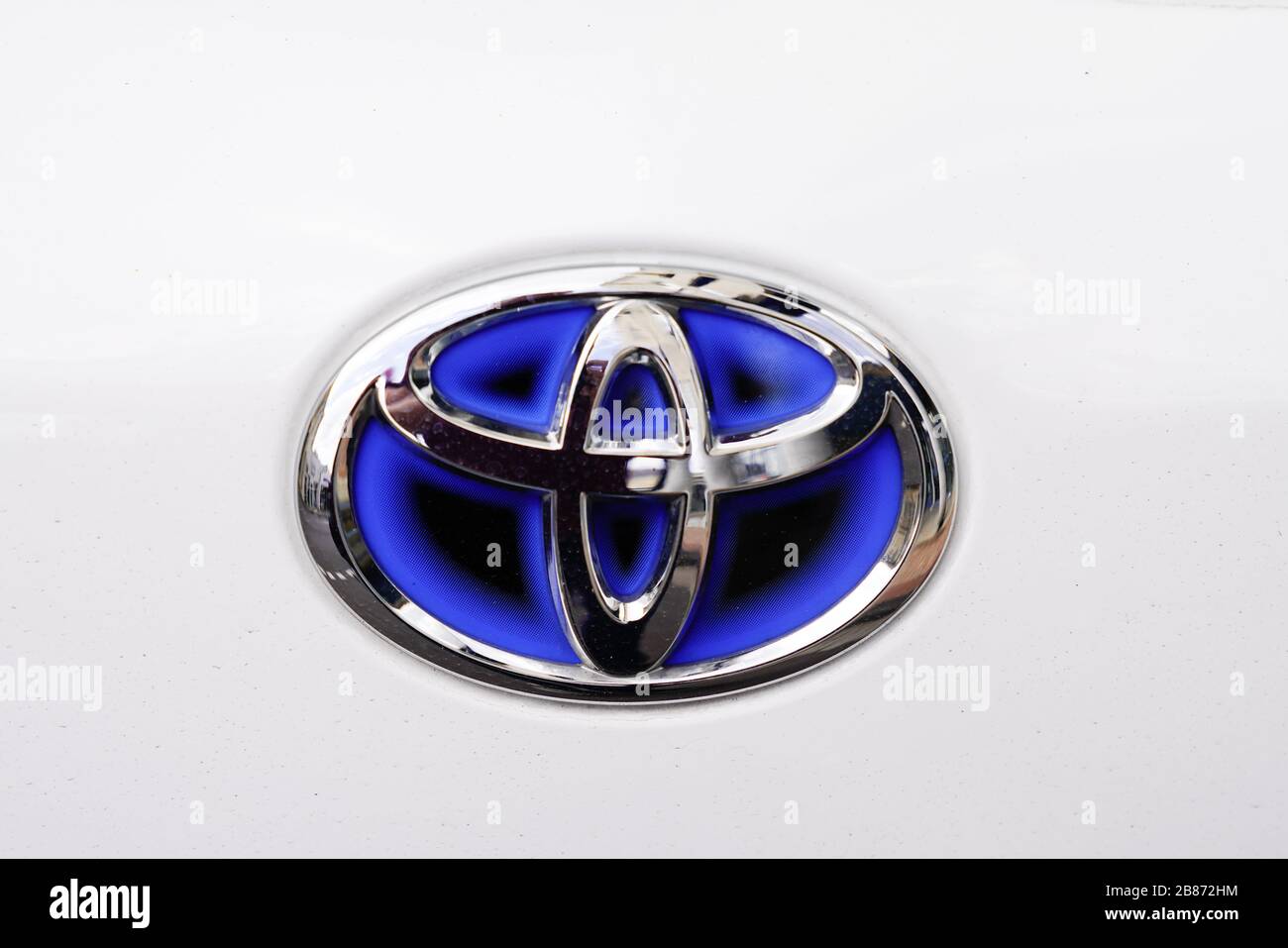Toyota logo sign hi-res stock photography and images - Alamy