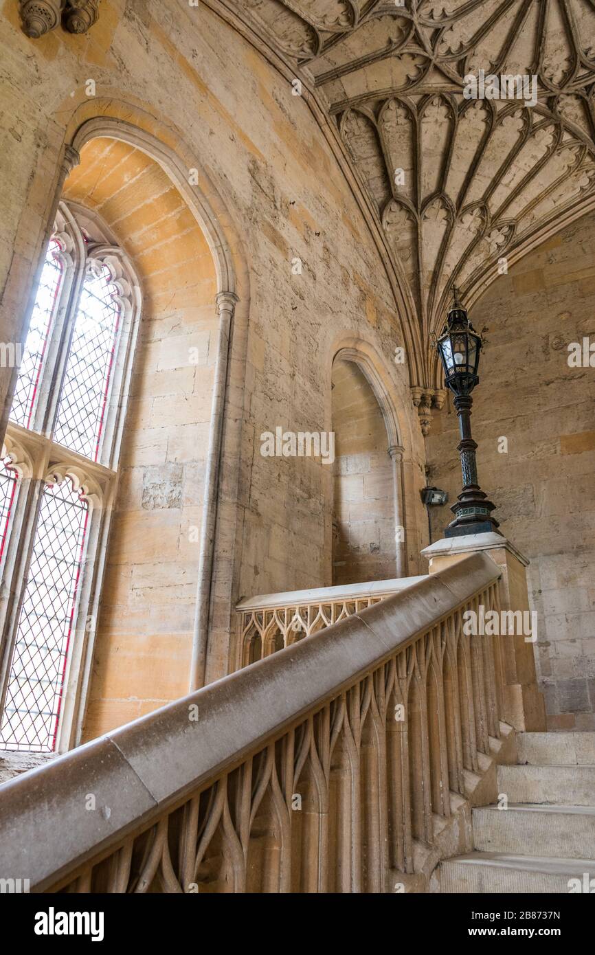 Beautiful gothic stone staircase in Christ Church (Oxford, University ...