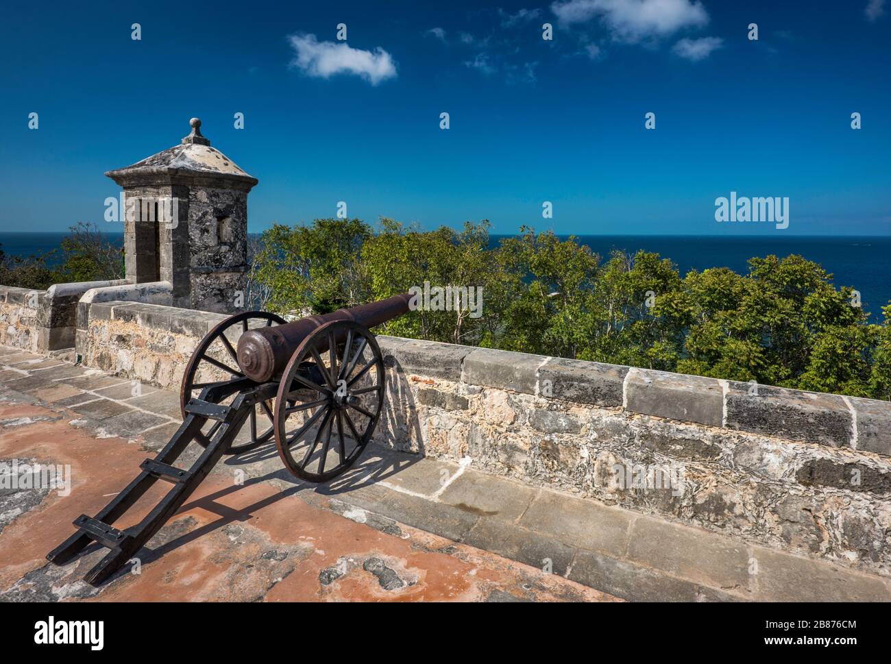 Cannon, turret at battlement over Gulf of Mexico shoreline at Fuerte de ...