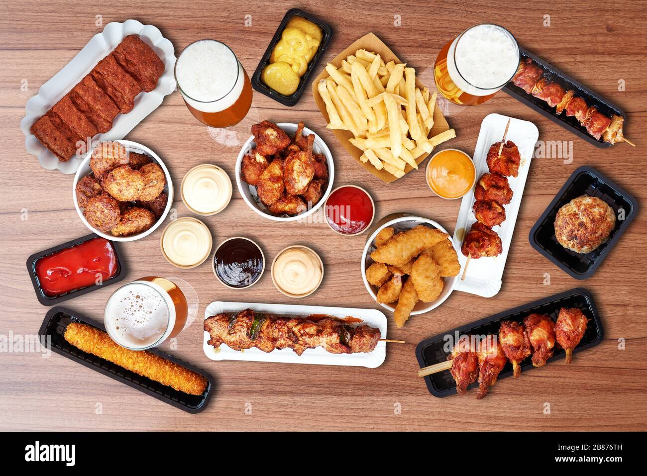 Overhead picnic table hi-res stock photography and images - Alamy