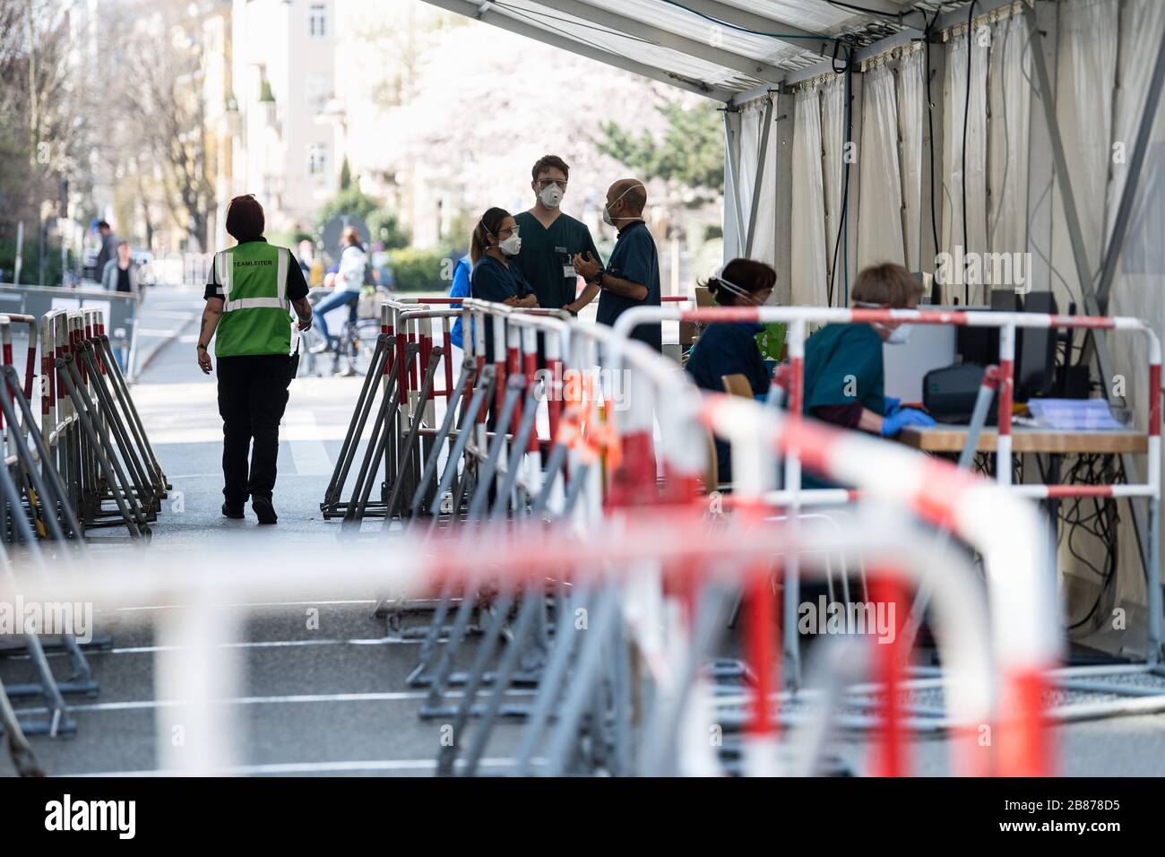 Munich, Germany. 20th Mar, 2020. Doctors are preparing the operation of ...