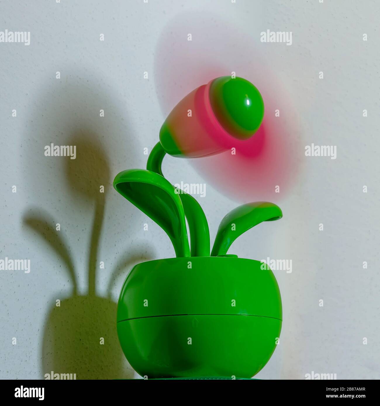 Rotating table hi-res stock photography and images - Alamy