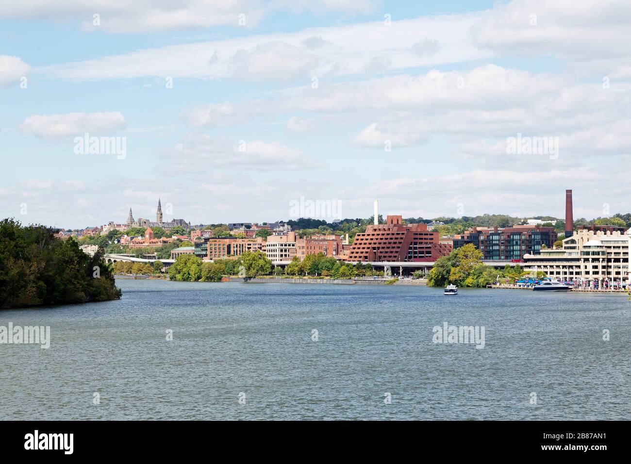 Washington dc waterfront park bridge hi-res stock photography and ...