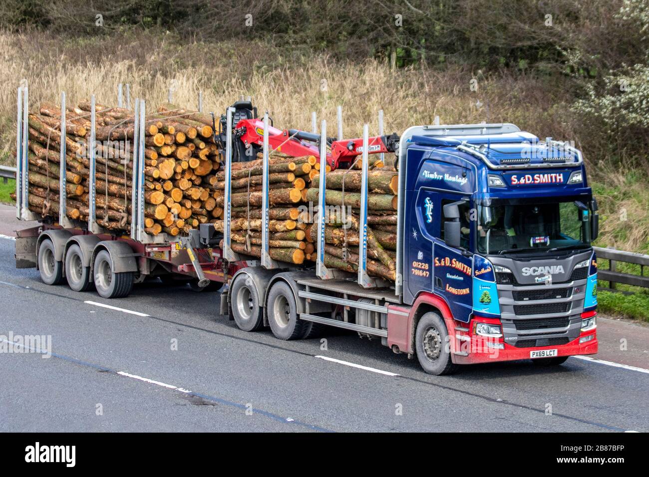 Timber lorry uk hi-res stock photography and images - Alamy