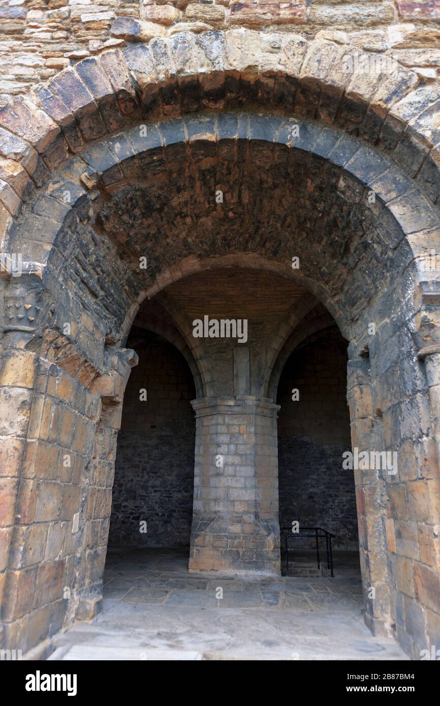 11th century castle keep england hi-res stock photography and images ...