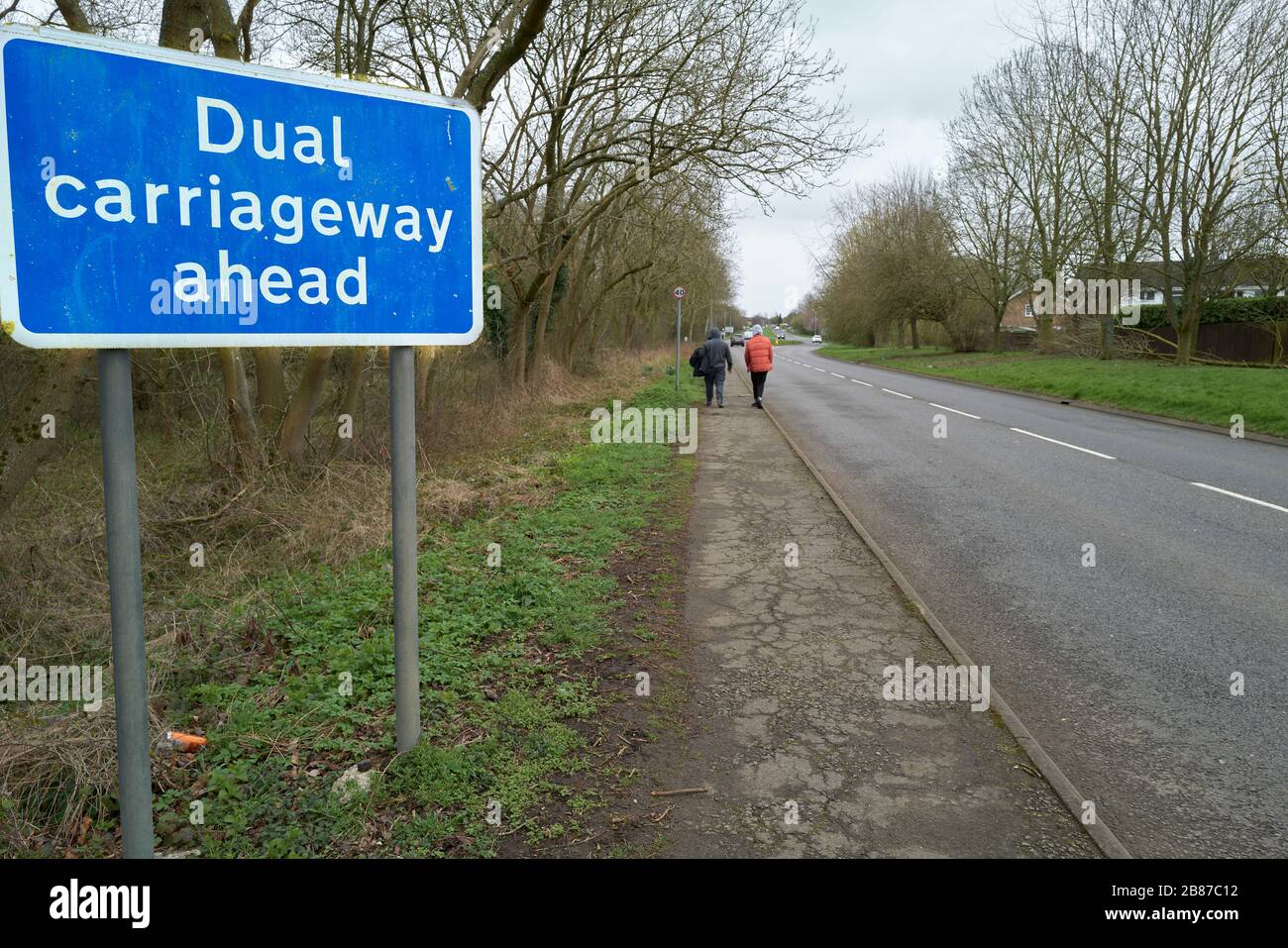 Dual carriageway sign uk hi-res stock photography and images - Alamy
