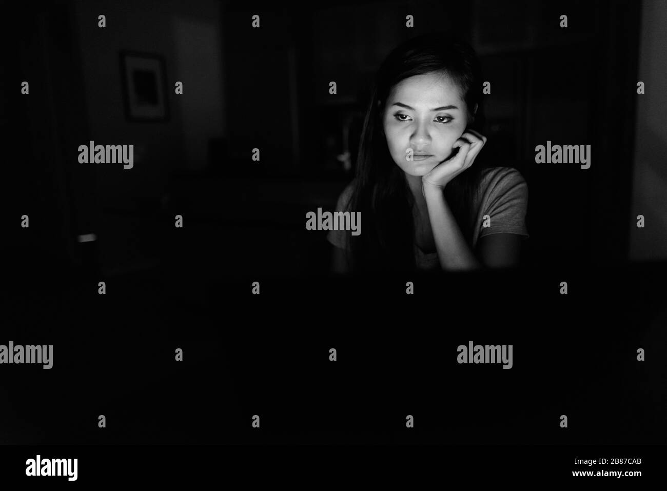 Woman dark room computer Black and White Stock Photos & Images - Alamy