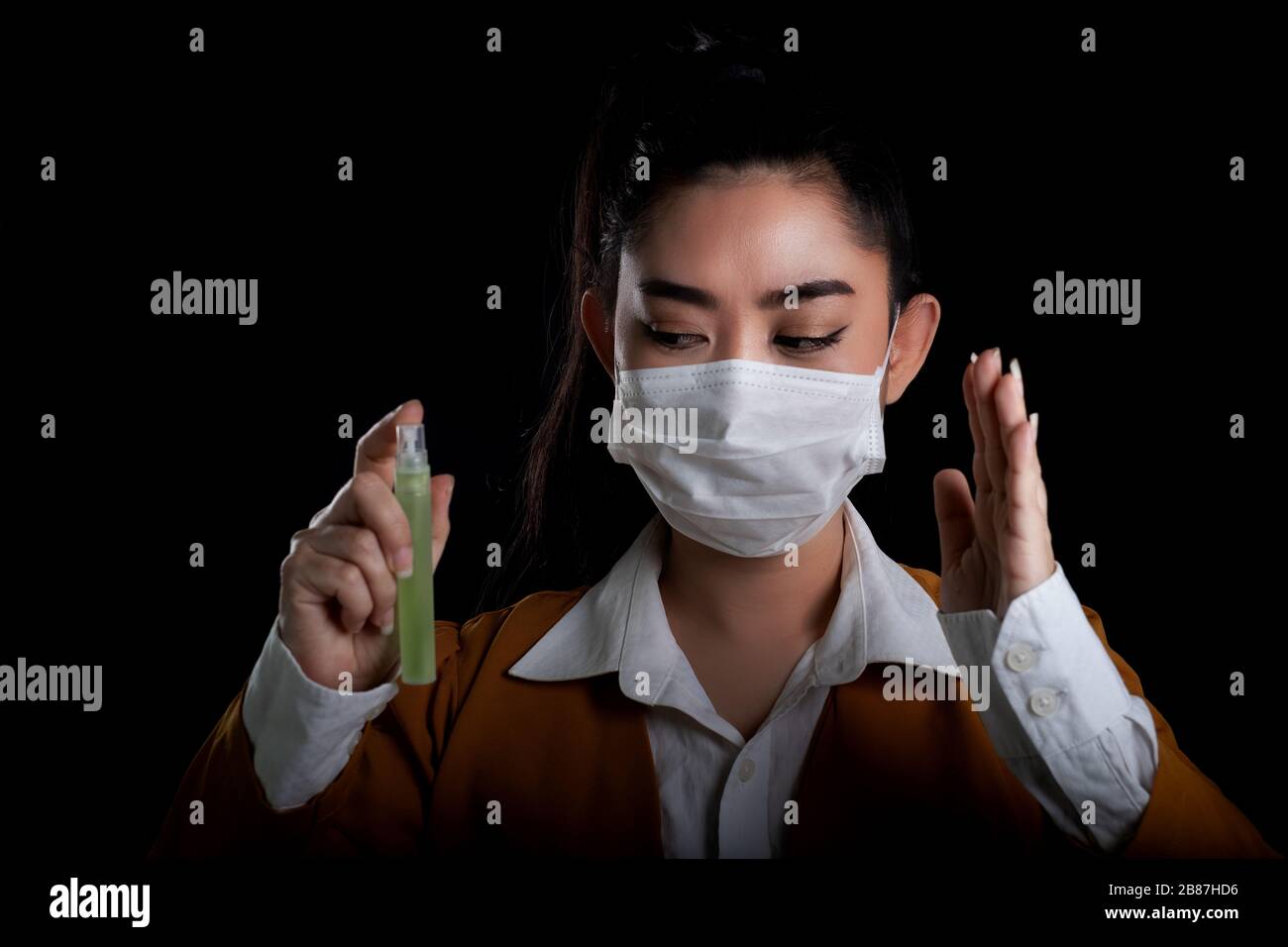 Businesswoman of young Asia woman putting on a respirator N95 mask with ...