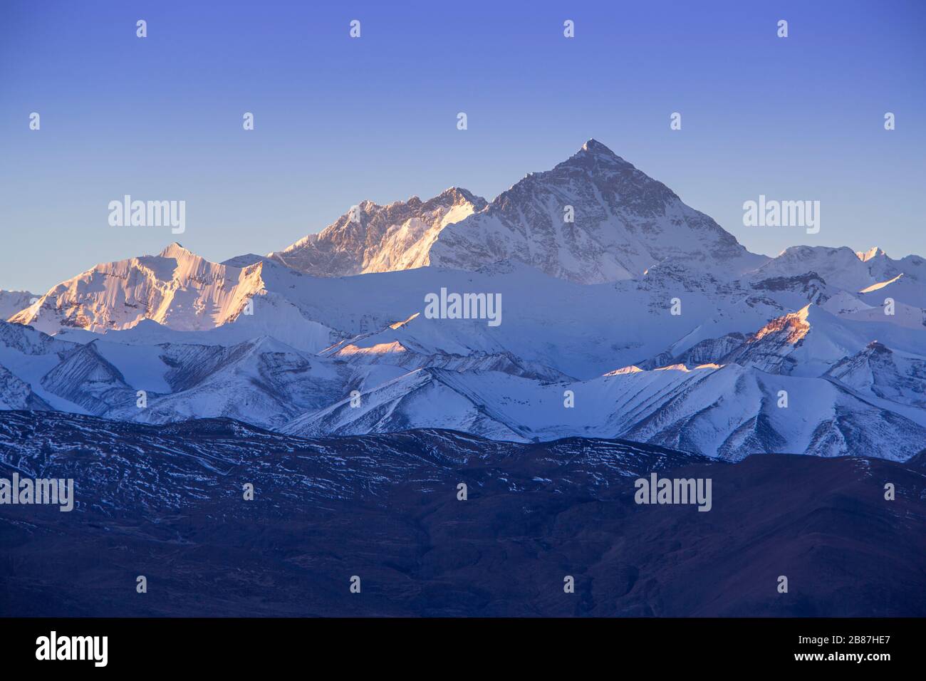 Mount Everest view at sunrise from Tibet Stock Photo - Alamy