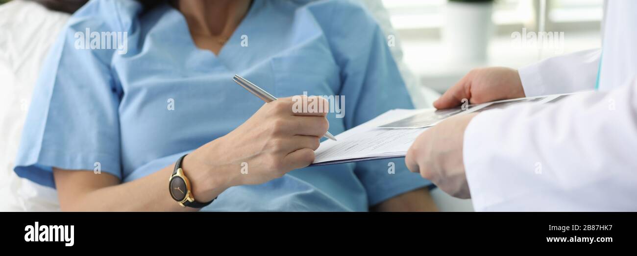 Sick patient hi-res stock photography and images - Alamy