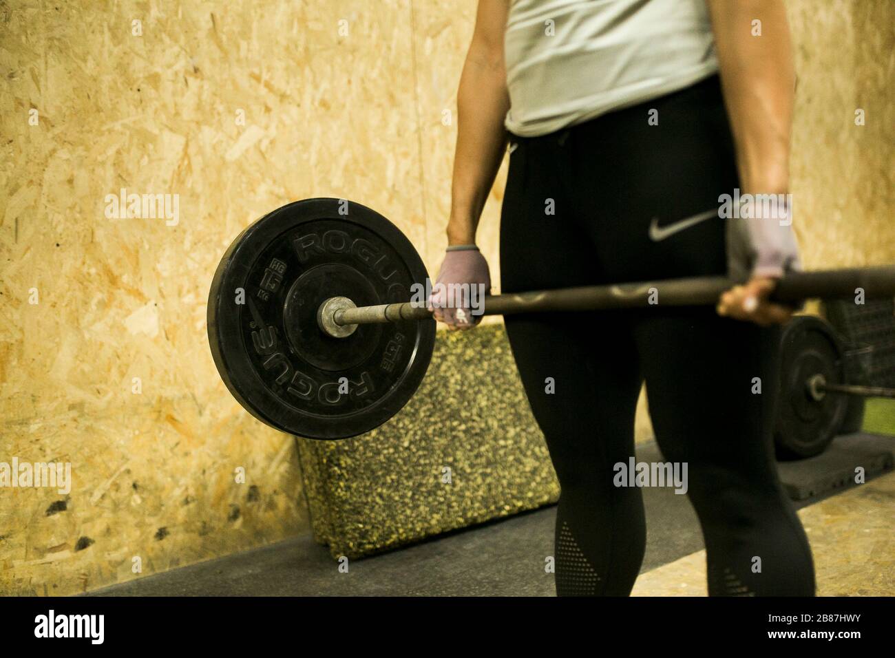 Muscular body build hi-res stock photography and images - Alamy