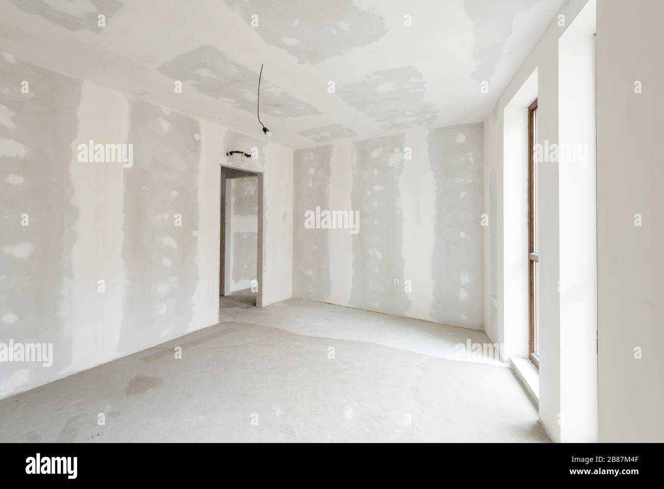 Unfinished building interior, white room Stock Photo - Alamy