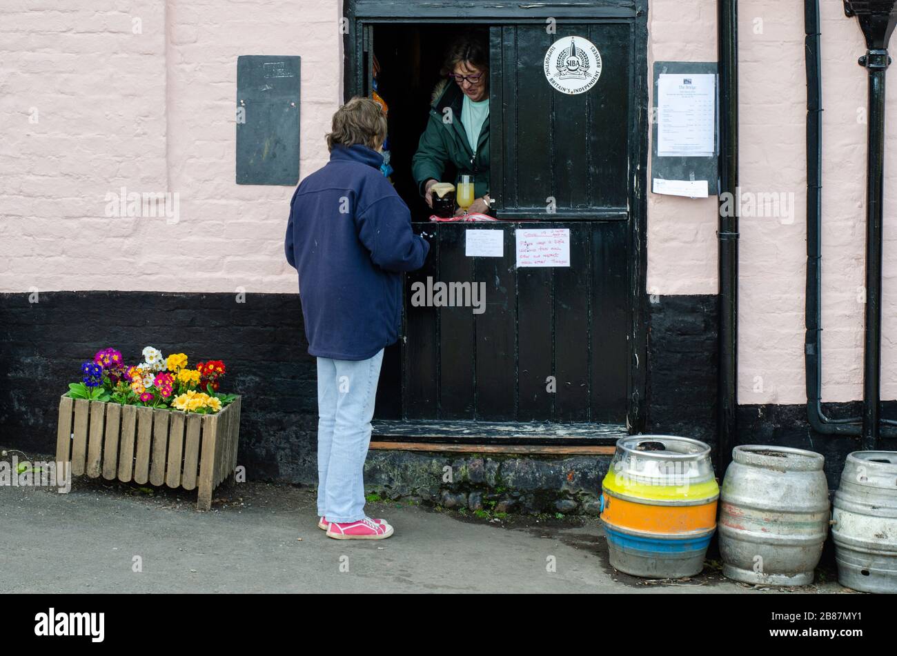 Covid 19 coronavirus the bridge inn topsham pubs hospitality tra hi-res ...