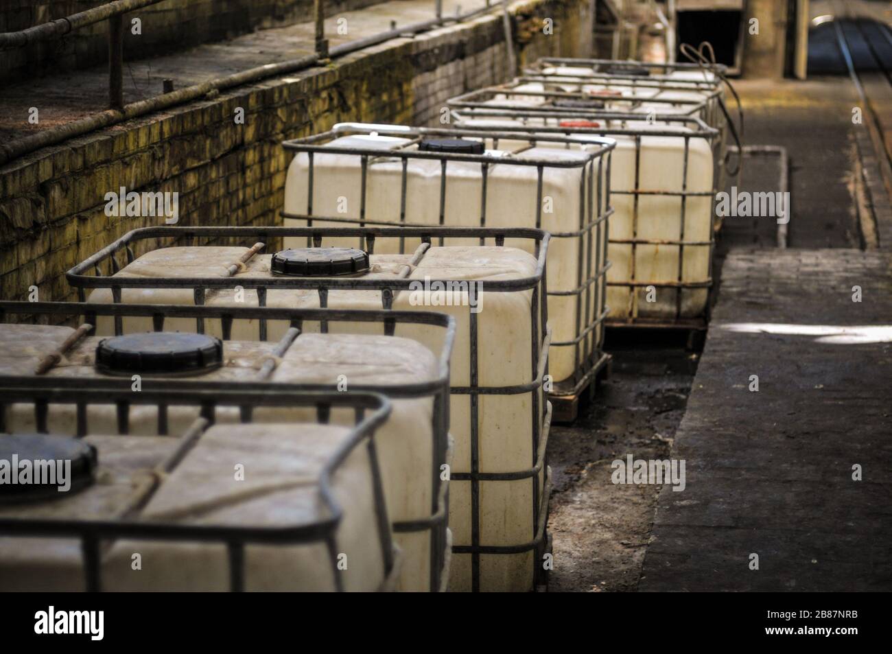 Interior liquid air building hi-res stock photography and images - Alamy