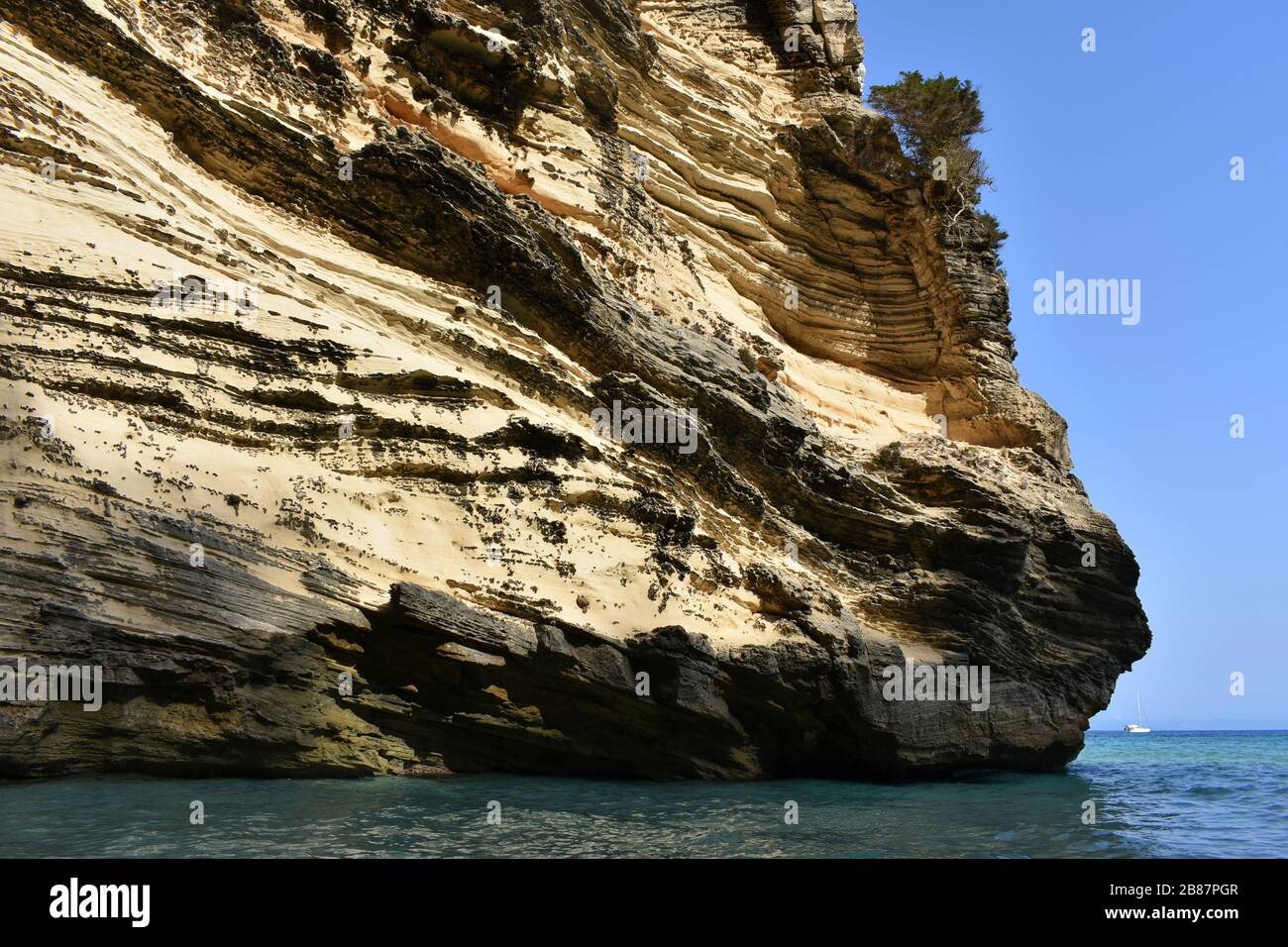 Very dramatic rock formation hi-res stock photography and images - Alamy