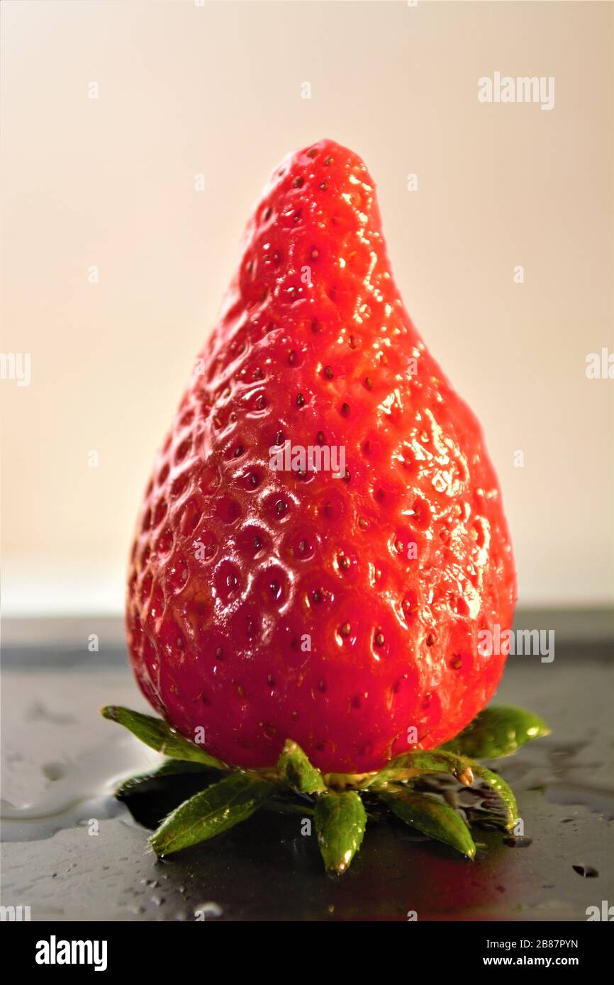 red fresh strawberry fruit food Stock Photo - Alamy