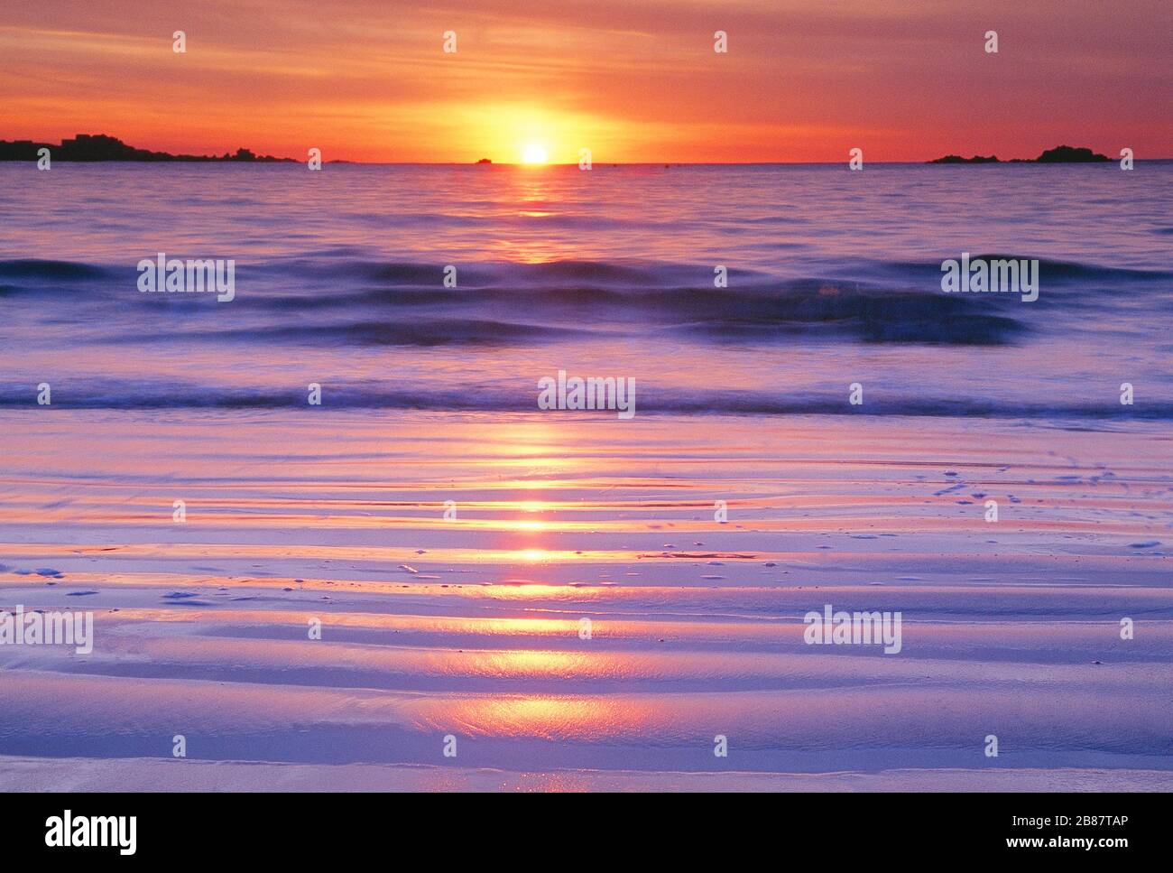Guernsey. Cobo Bay. Sunset Stock Photo - Alamy