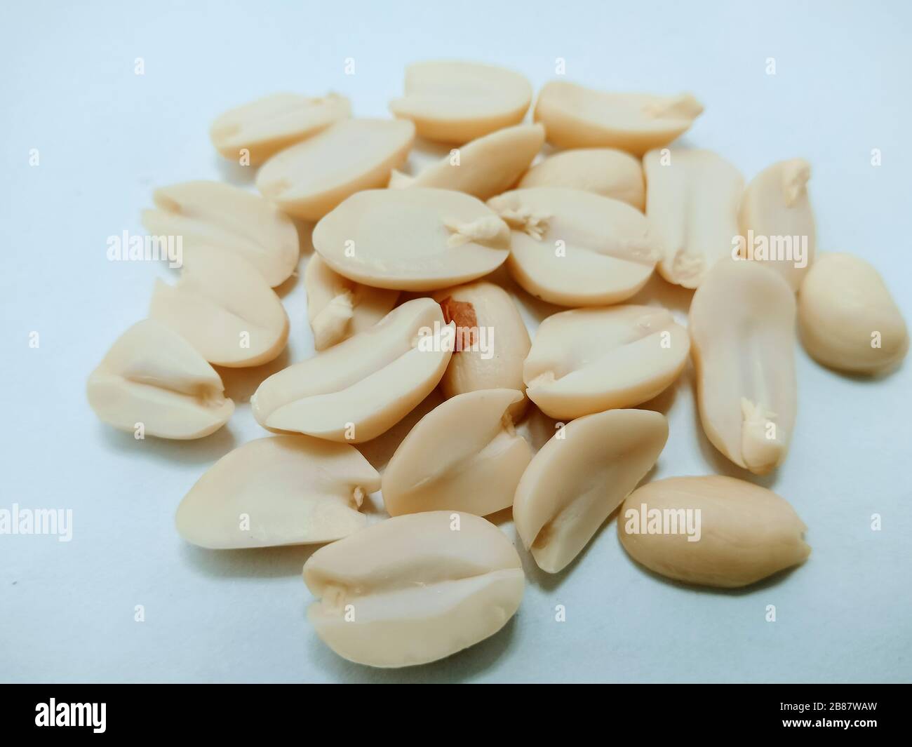 A picture of peanuts Stock Photo - Alamy
