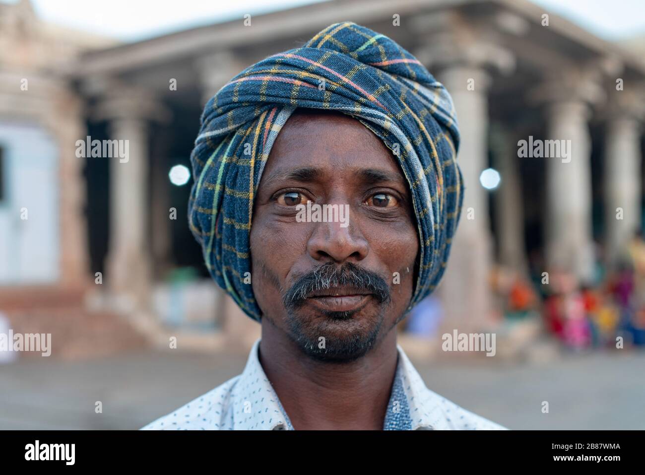 Indian man with head covered hi-res stock photography and images - Alamy