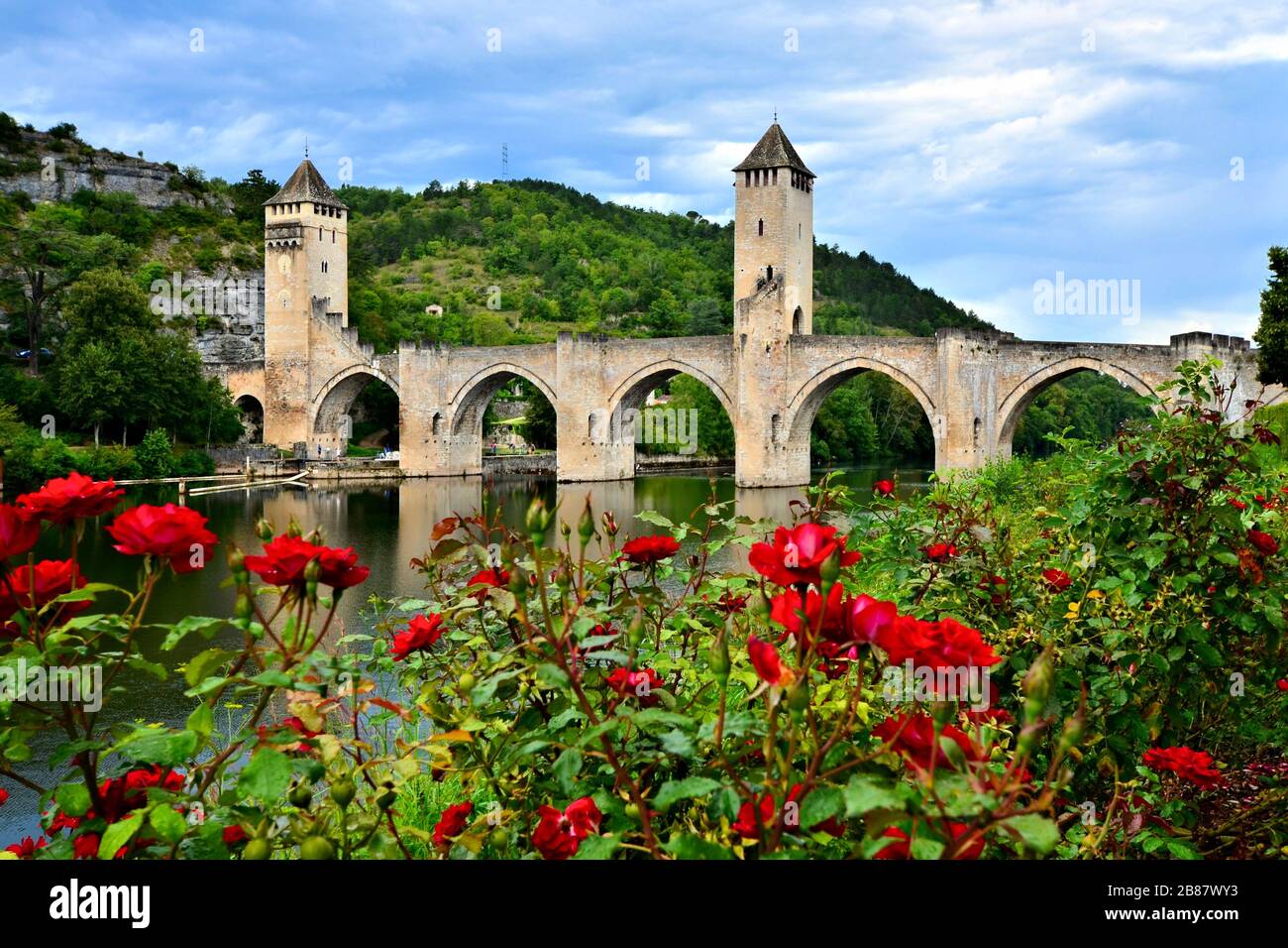 Medieval stone bridge hi-res stock photography and images - Alamy