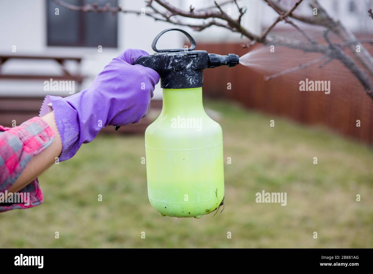 Blackfly spray hi-res stock photography and images - Alamy