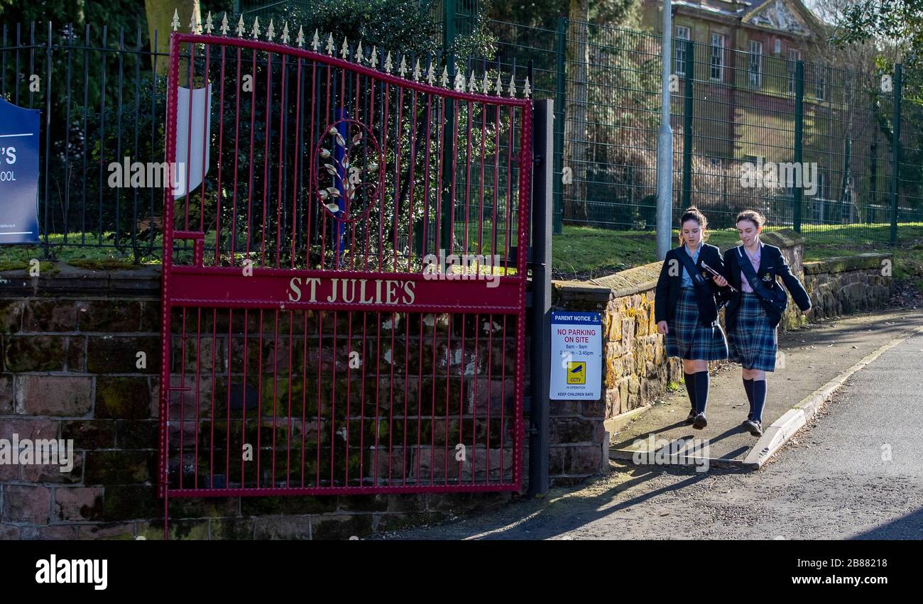 Children leaving a school in woolton hi-res stock photography and ...