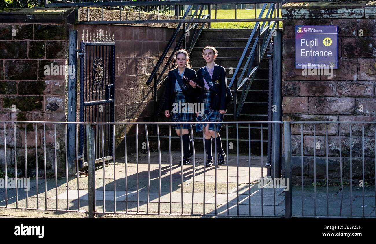 Children leaving a school in woolton hi-res stock photography and ...
