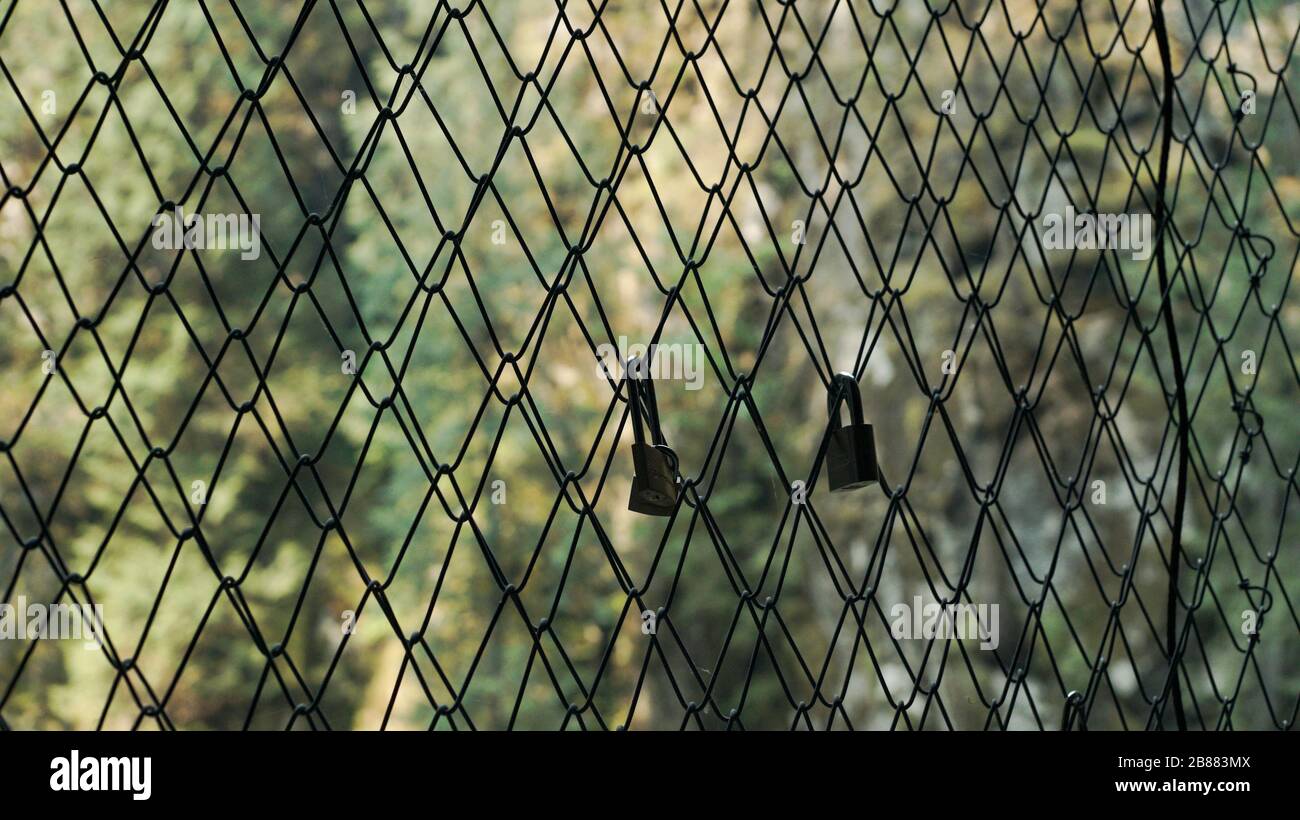 Chain link cliff hi-res stock photography and images - Alamy