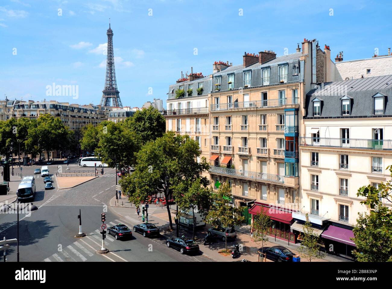 Parisian streets hi-res stock photography and images - Alamy