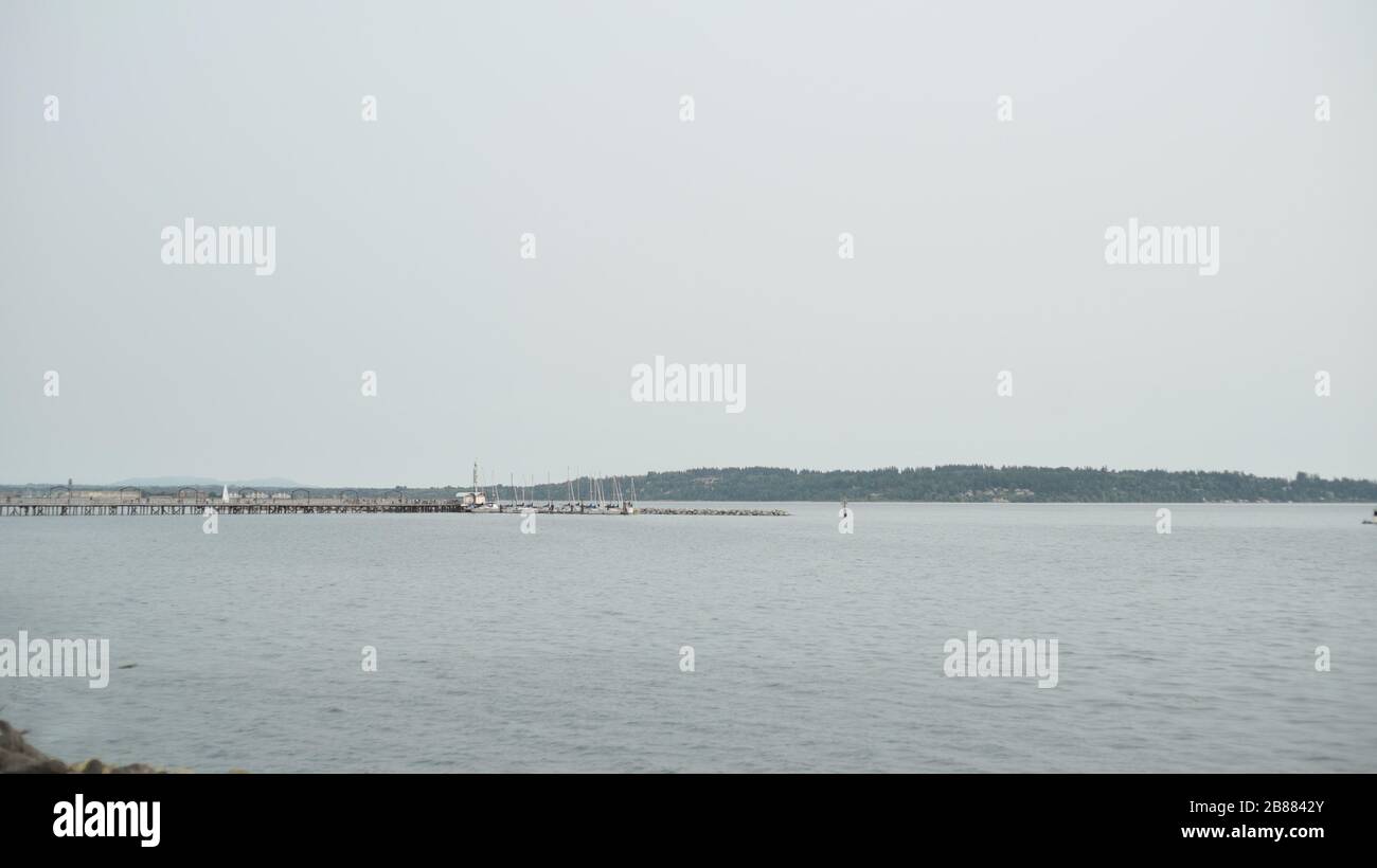 White rock ocean horizon view in British Columbia Stock Photo - Alamy