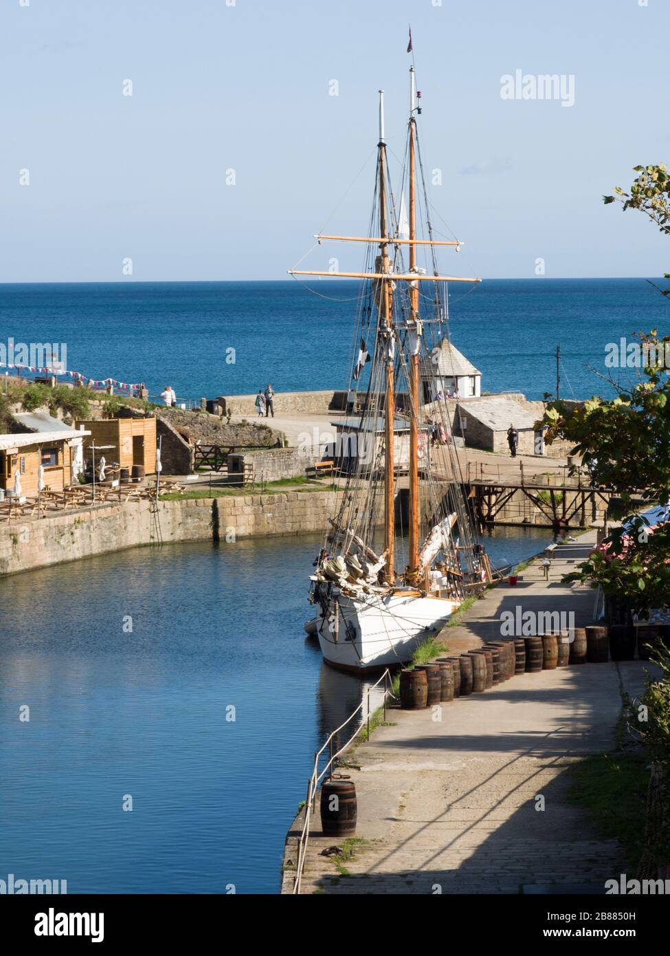 Old historic sailing ship hi-res stock photography and images - Alamy