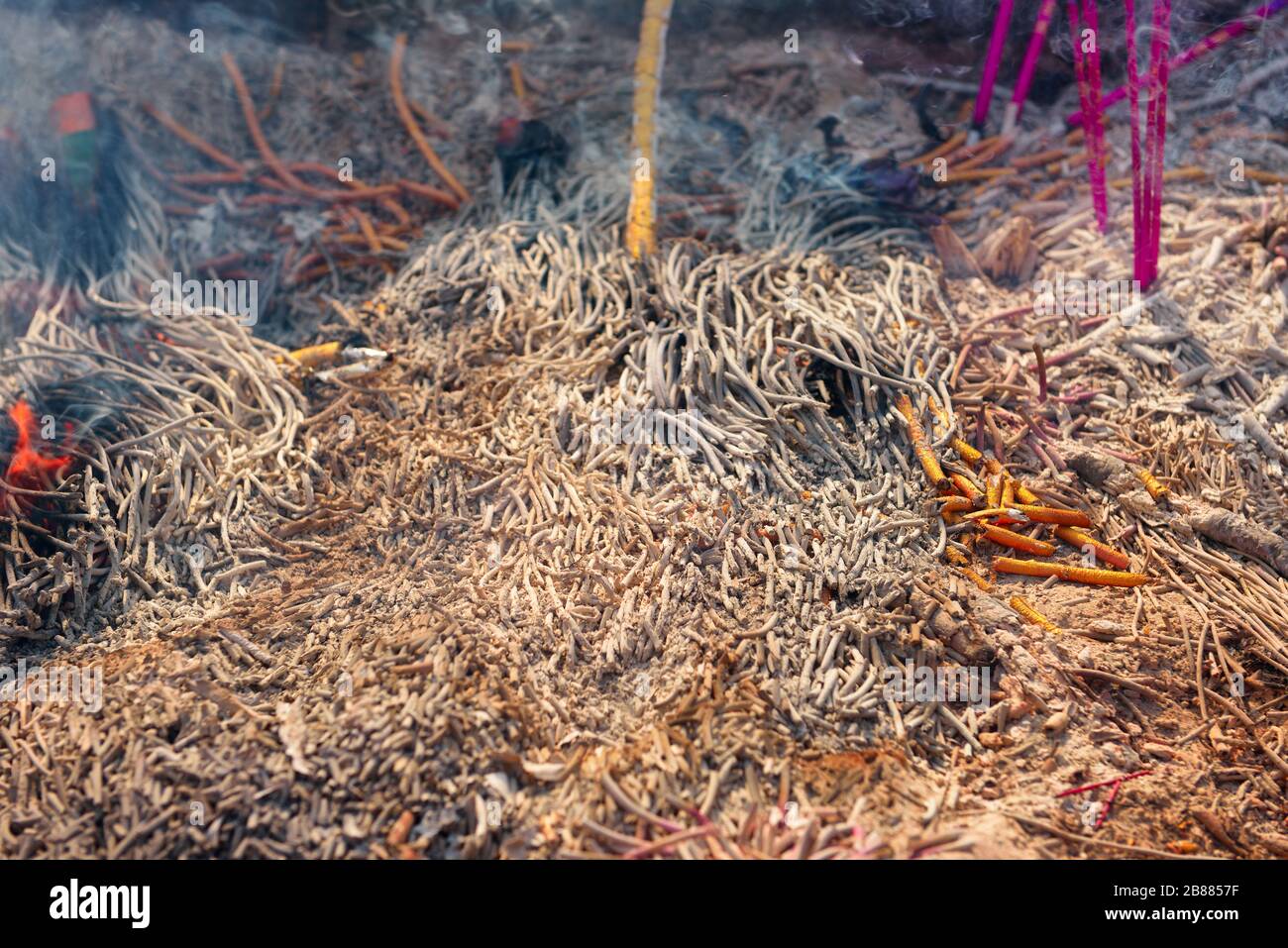 Incense flames chinese buddhism hi-res stock photography and images - Alamy