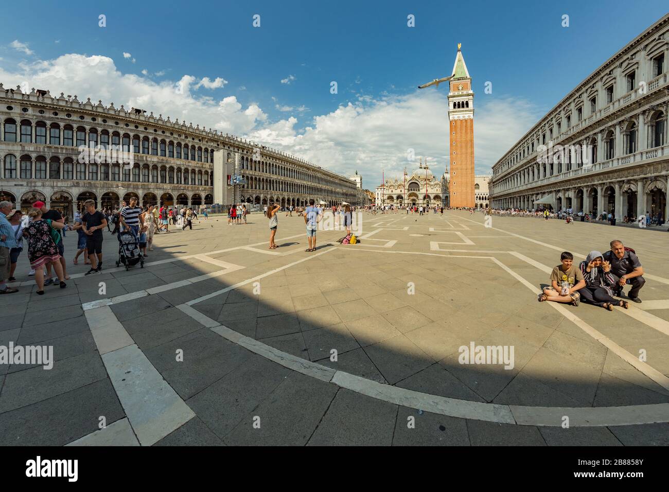 Torre venezia marco iglesia hi-res stock photography and images - Alamy