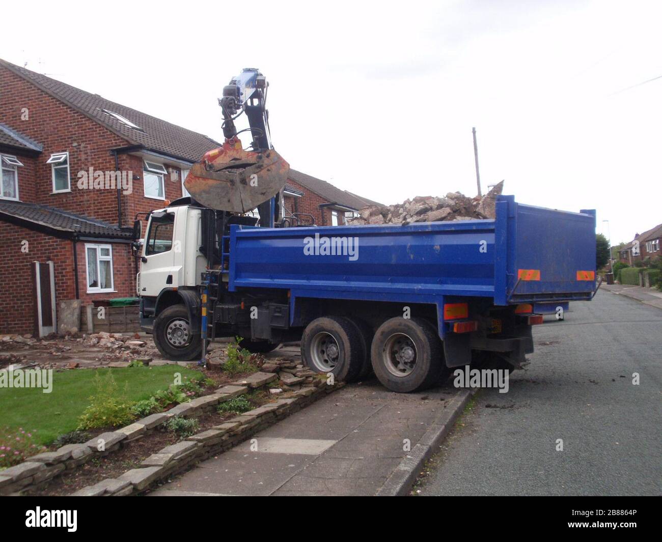 Truck with clamshell grab on arm hi-res stock photography and images ...