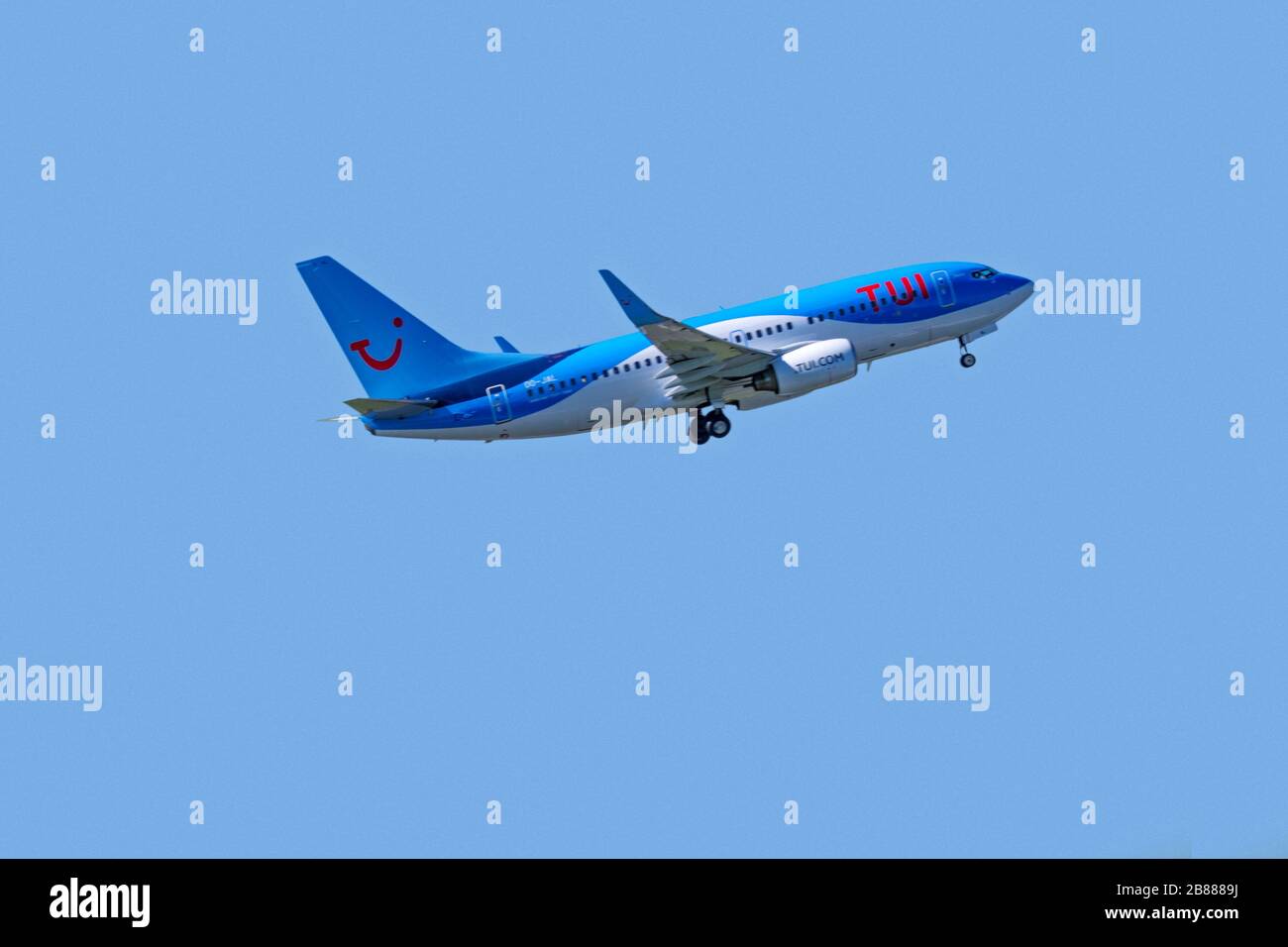 Tui airplane hi-res stock photography and images - Alamy
