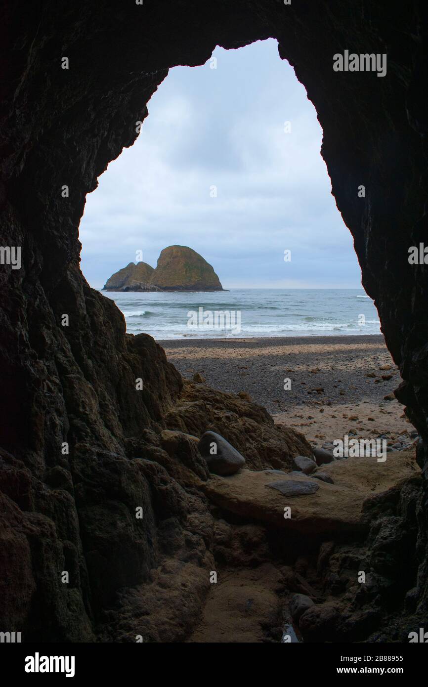 Sea Cave Oregon Stock Photo - Alamy