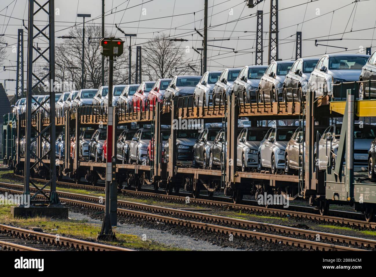 VW factory, Emden, new cars, car transporter, car train, freight train ...