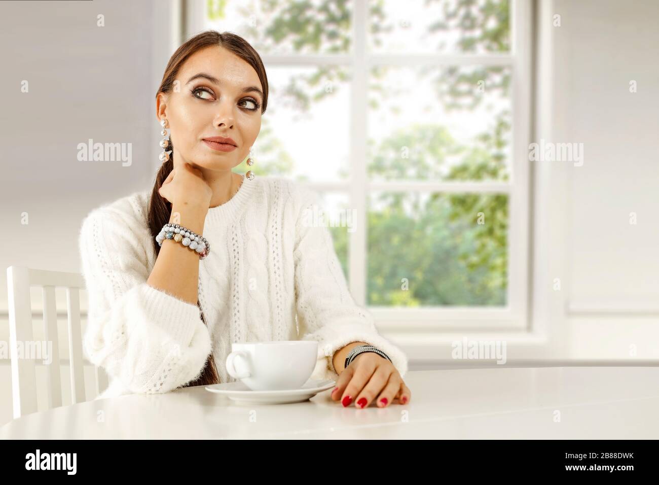 Modern woman kitchen table hi-res stock photography and images - Alamy