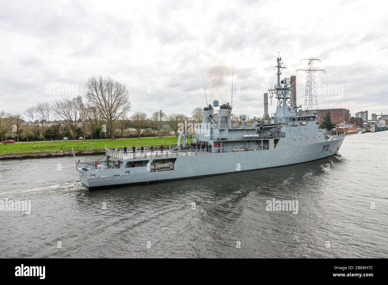 Warship battleship flagship ship hi-res stock photography and images ...