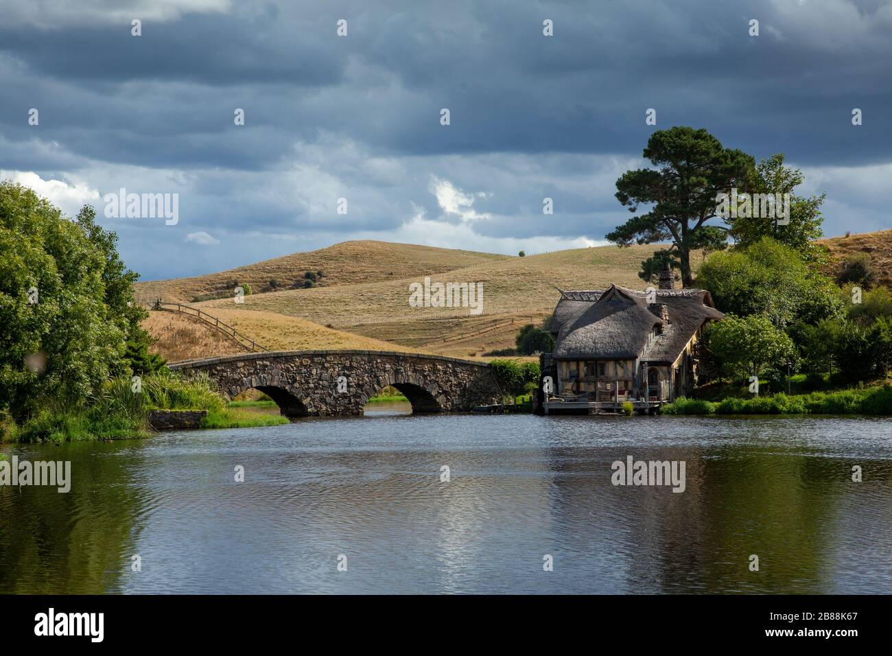 Bridge at Hobbiton movie set in New Zealand Stock Photo - Alamy