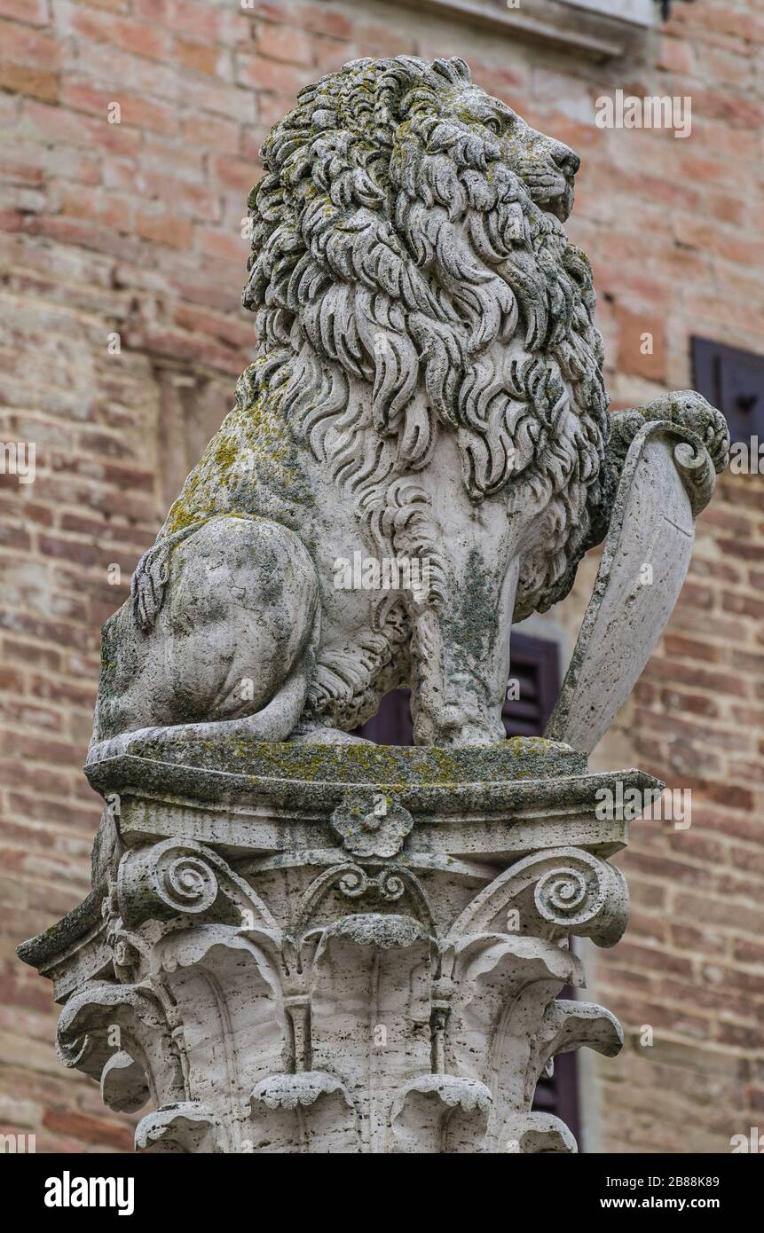 Tuscany stone lion hi-res stock photography and images - Alamy