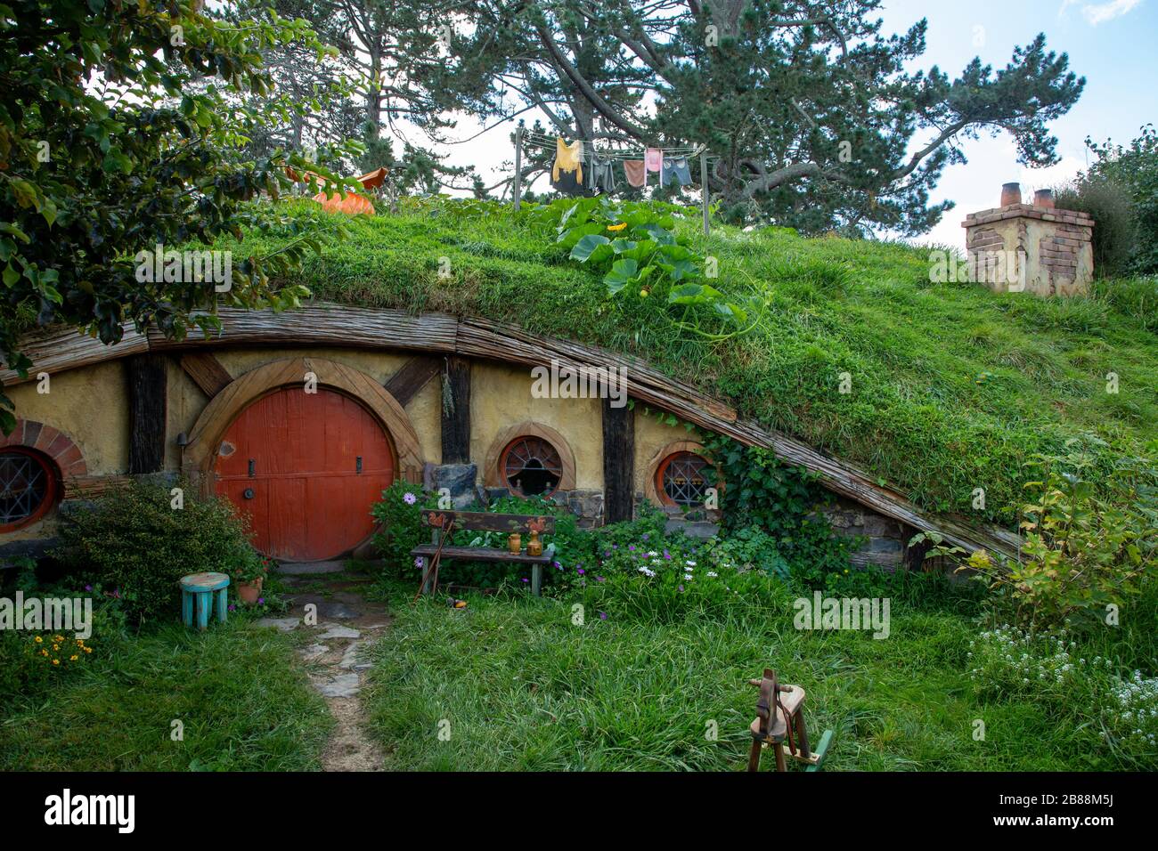 Hobbiton movie set in New Zealand Stock Photo - Alamy