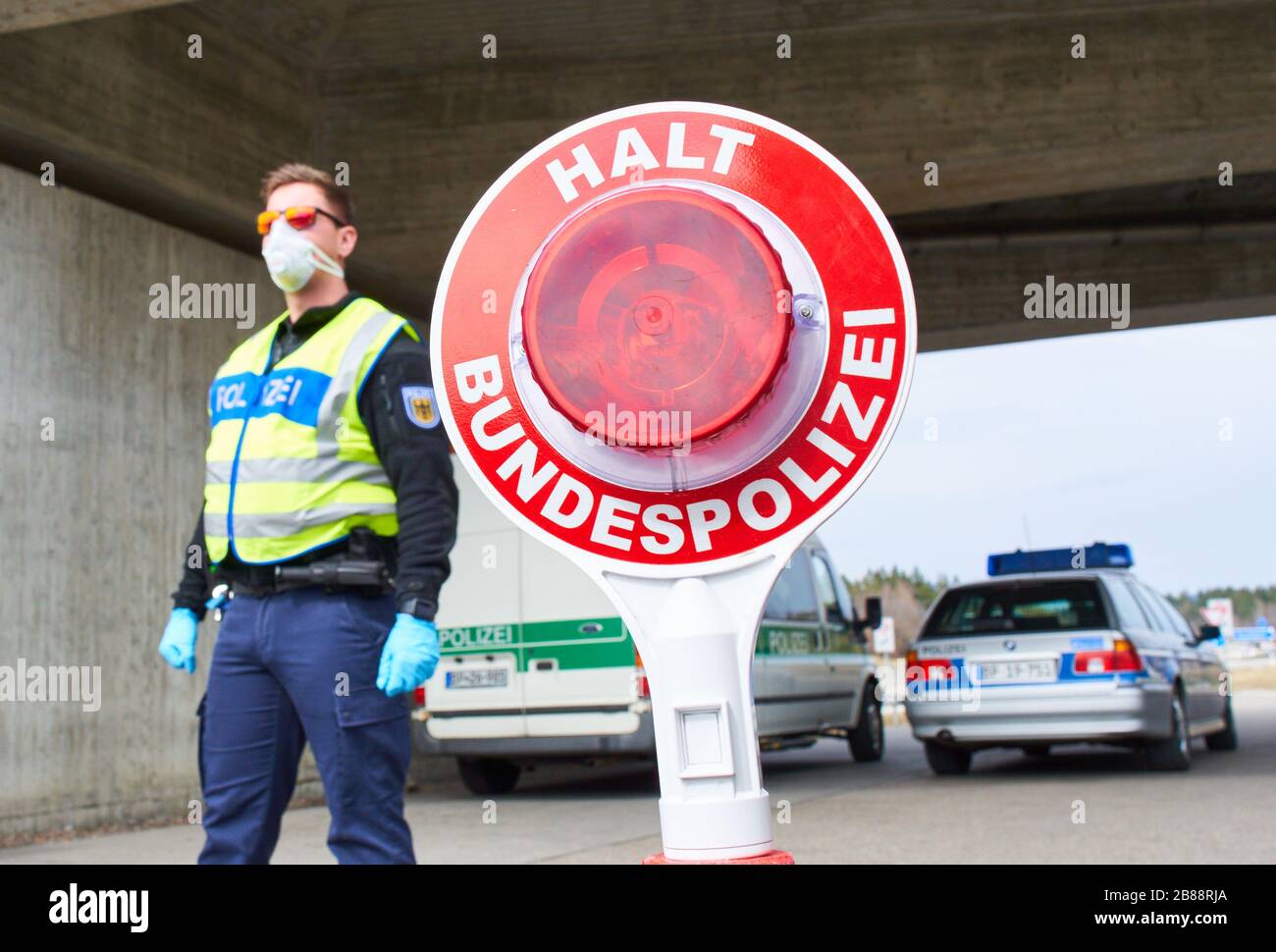 Border controls in Füssen, March 17, 2020. Policemen control every ...