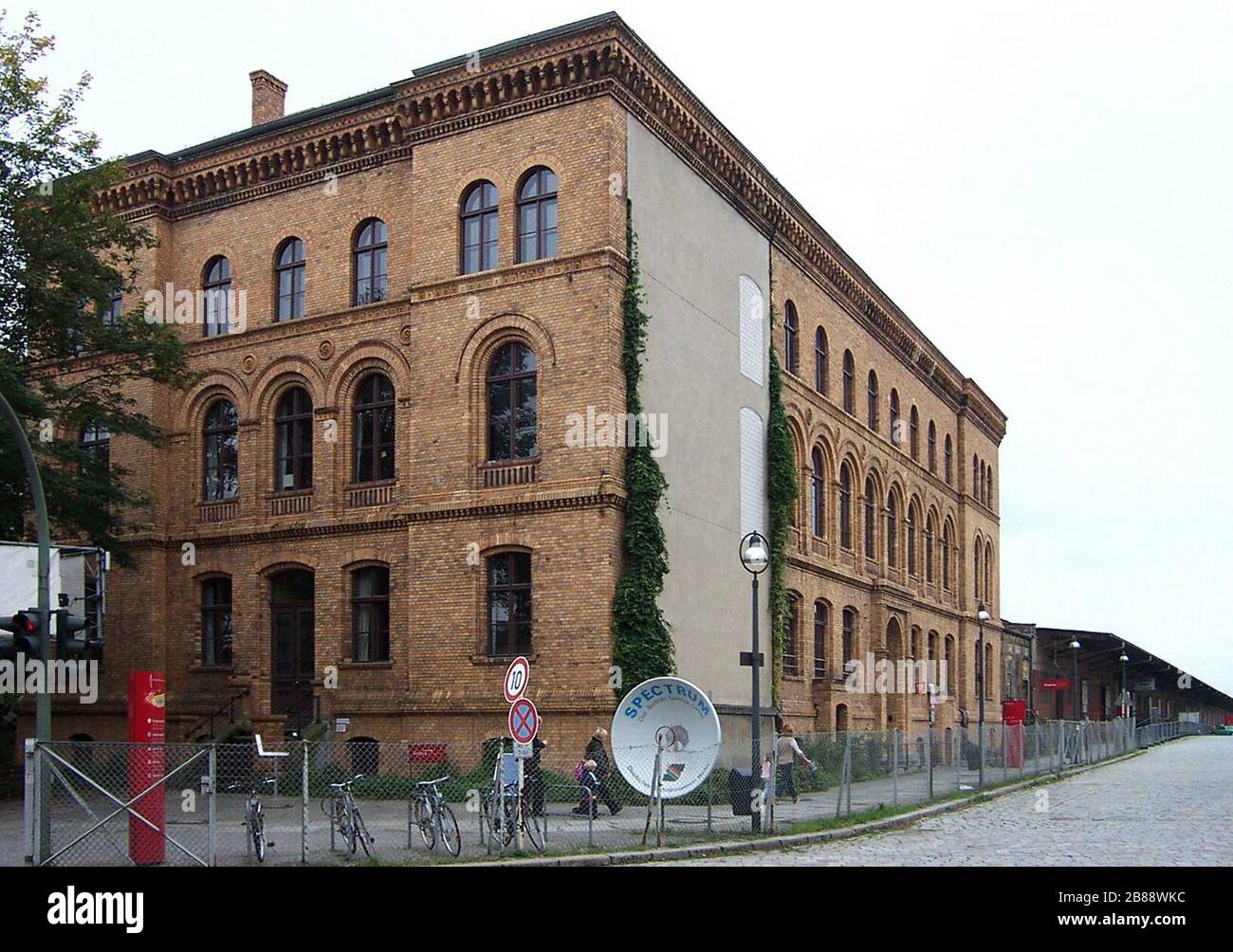 Berlin anhalter hi-res stock photography and images - Alamy