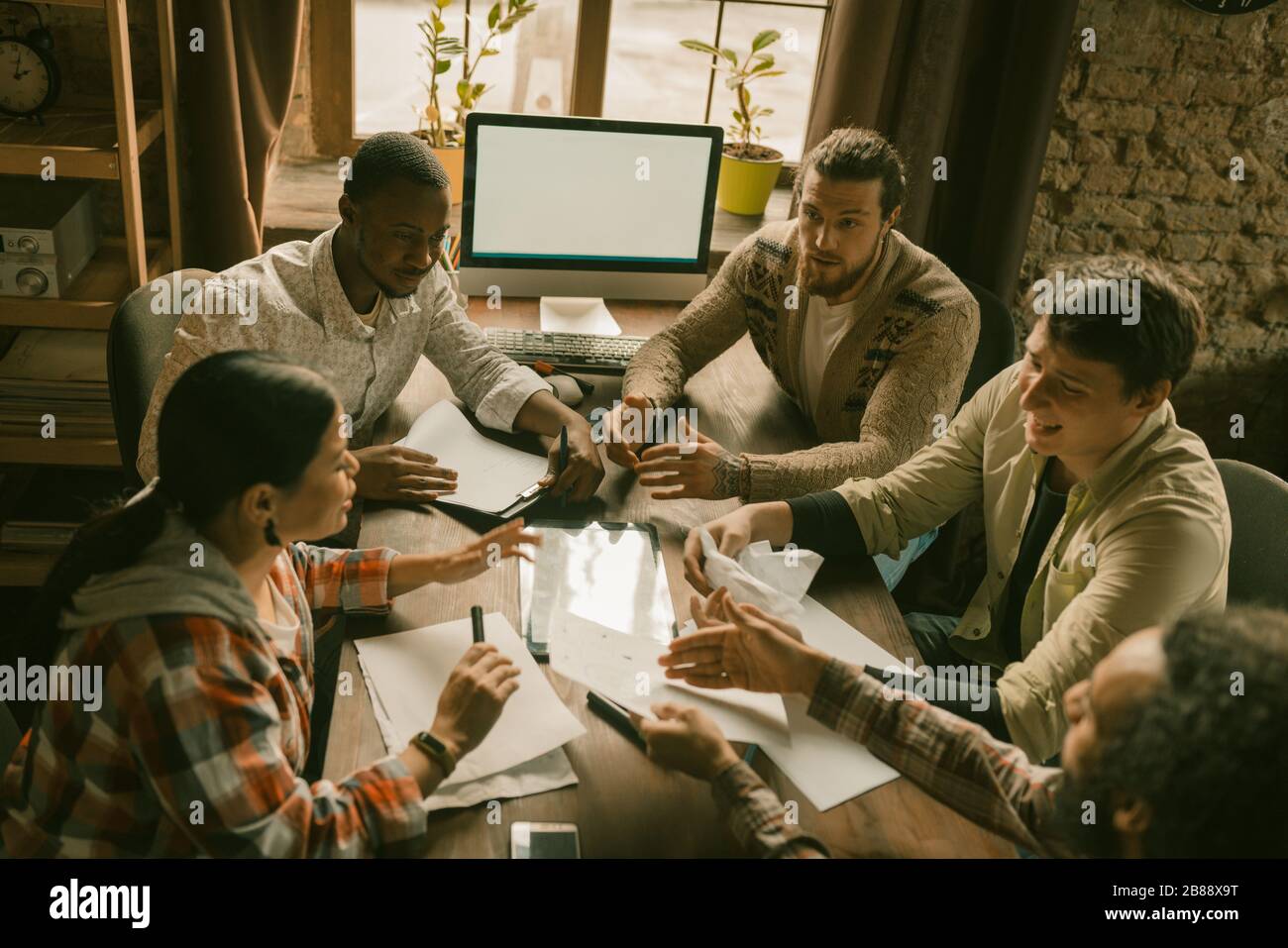 Professional group in coworking hi-res stock photography and images - Alamy