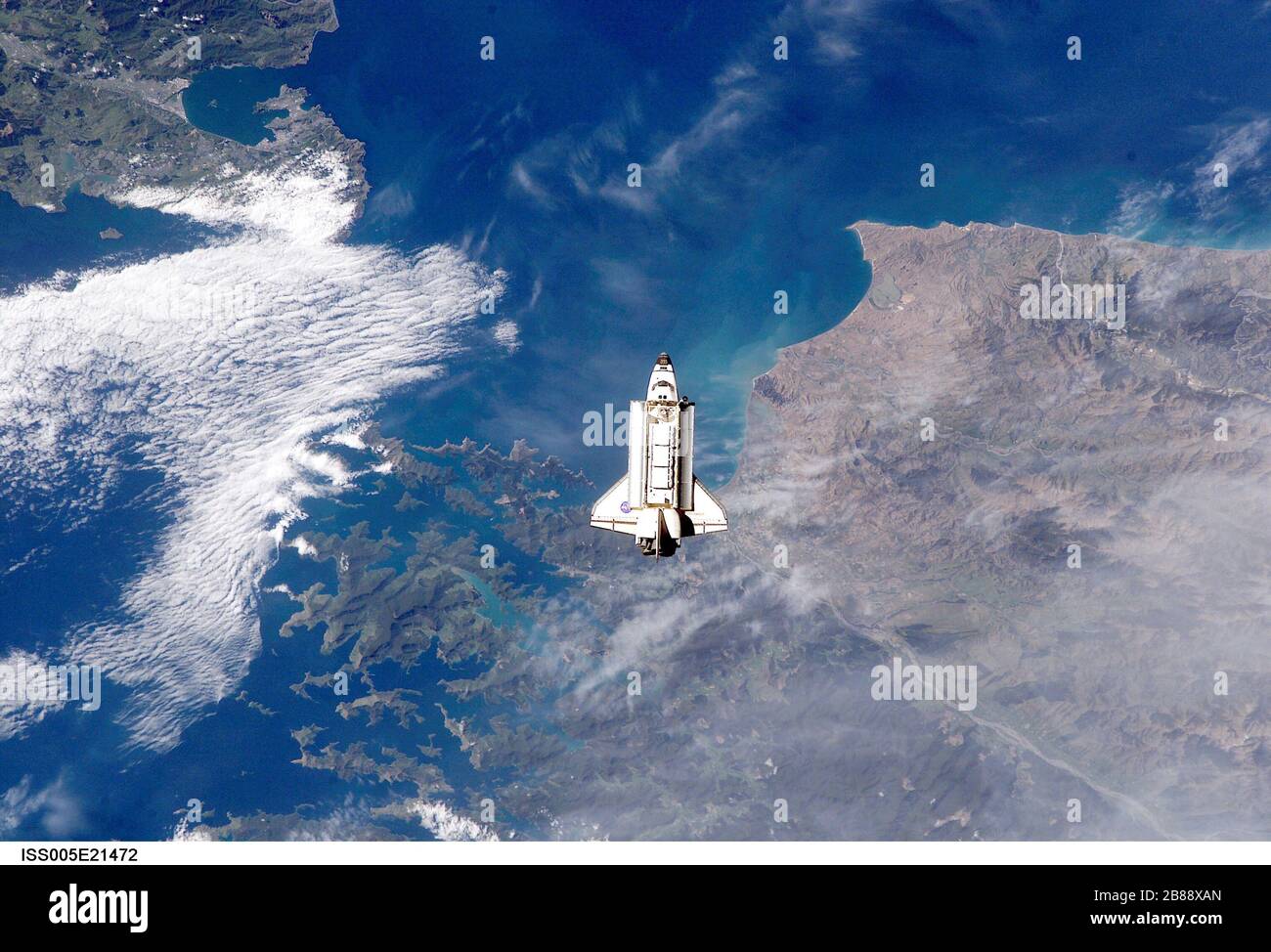 Shuttle docking iss hi-res stock photography and images - Alamy
