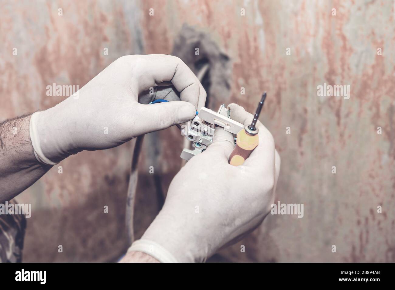 Electrical installation of the socket. Authentic renovation in your own ...