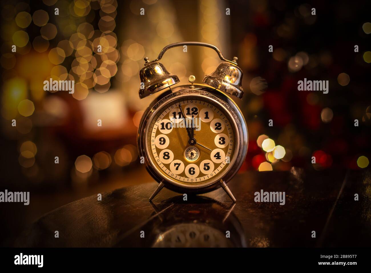 Antique table clocks hi-res stock photography and images - Alamy