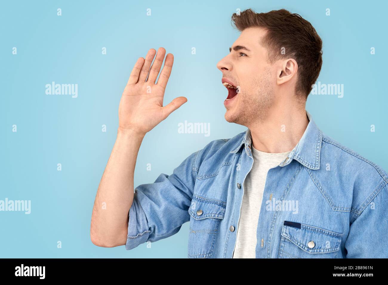 Shoot loud hi-res stock photography and images - Alamy