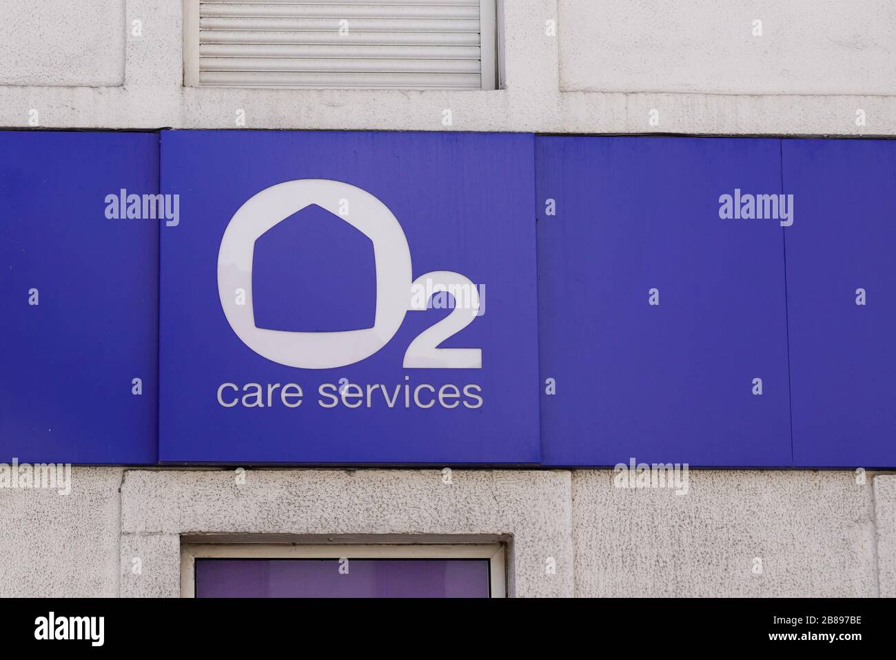 02 care services hi-res stock photography and images - Alamy